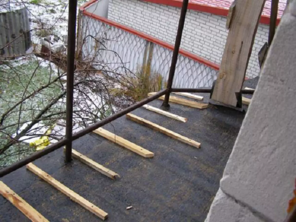 Как да запълним замазката на балкона с глина със собствените си ръце