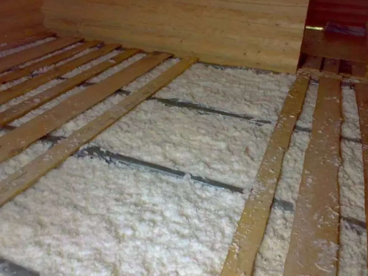 How to insulate half sawdust in a private house