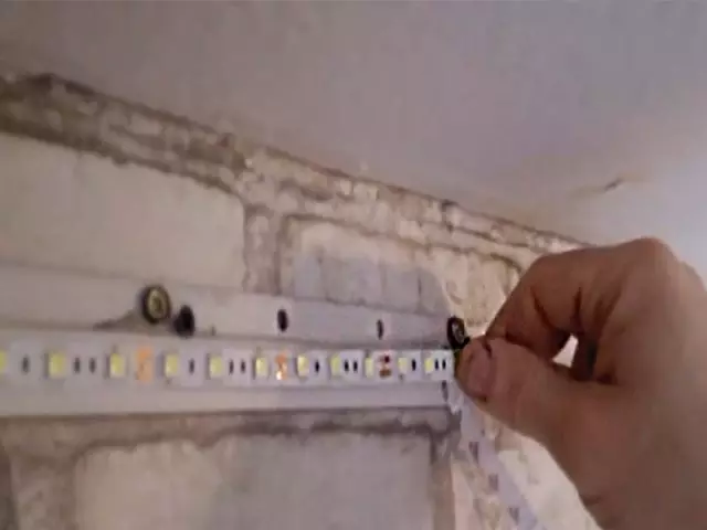 Stropní strop s LED stuhou: instalace s vlastními rukama, foto a video