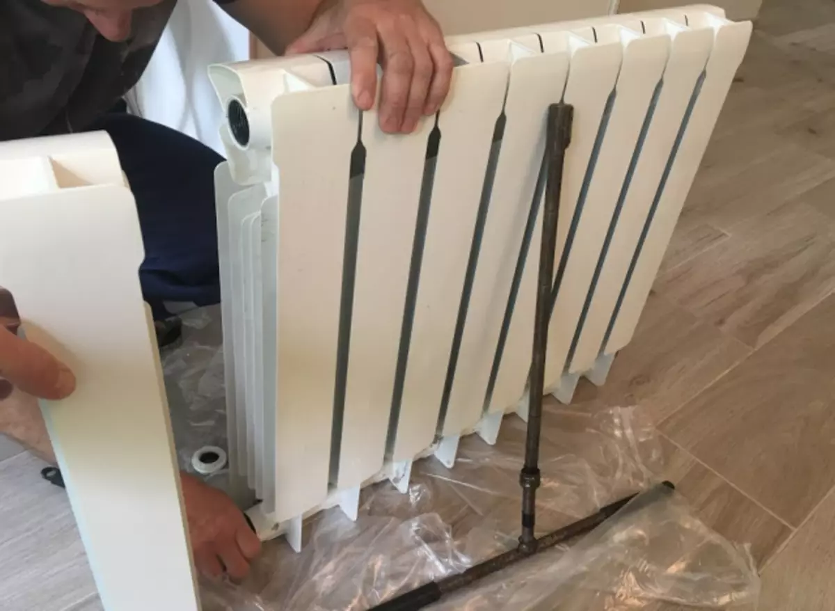 Heatingyladyş radiatorlarynyň bölümleriniň baglanyşyklary