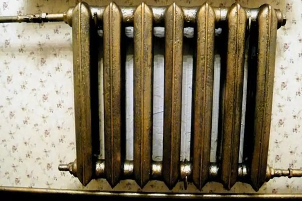 Ama-radiator we-Iron Heating: Ungapenda Kanjani kunokupenda, upende luphi upende